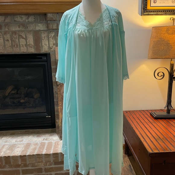 Shadowline | Intimates & Sleepwear | Vintage Shadowline Peignoir Set ...